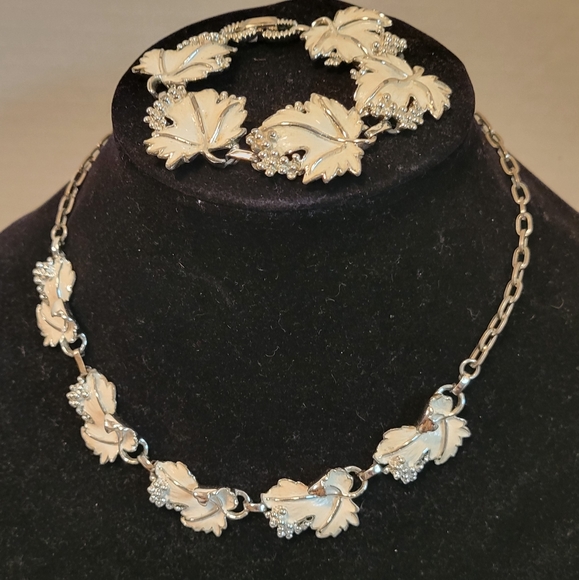 Sarah Coventry | Jewelry | Sarah Coventry White Enamaled Silver Tone ...